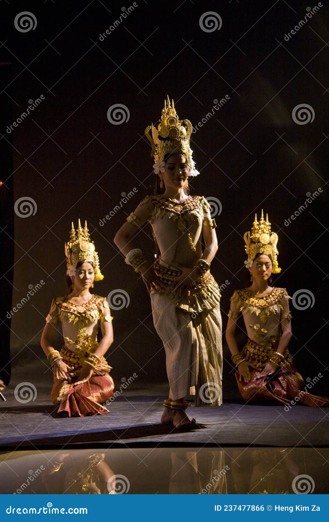 Khmer TRADITIONAL DANCES Pailin Peacock Dance Apsara Dance Folk Dance ...