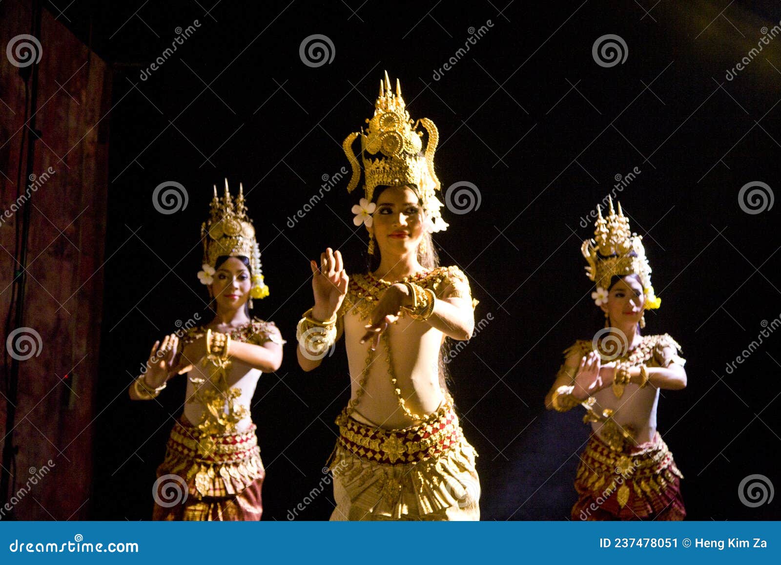 Khmer TRADITIONAL DANCES Pailin Peacock Dance Apsara Dance Folk Dance ...