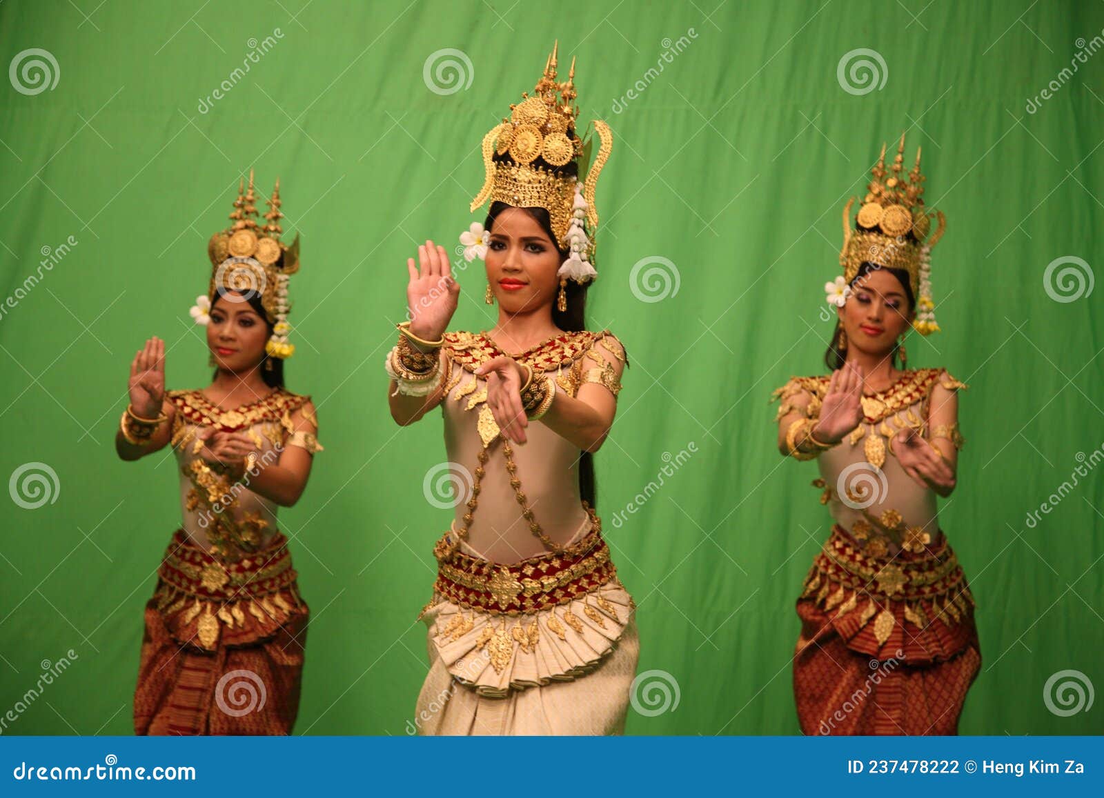 Khmer TRADITIONAL DANCES Pailin Peacock Dance Apsara Dance Folk Dance ...