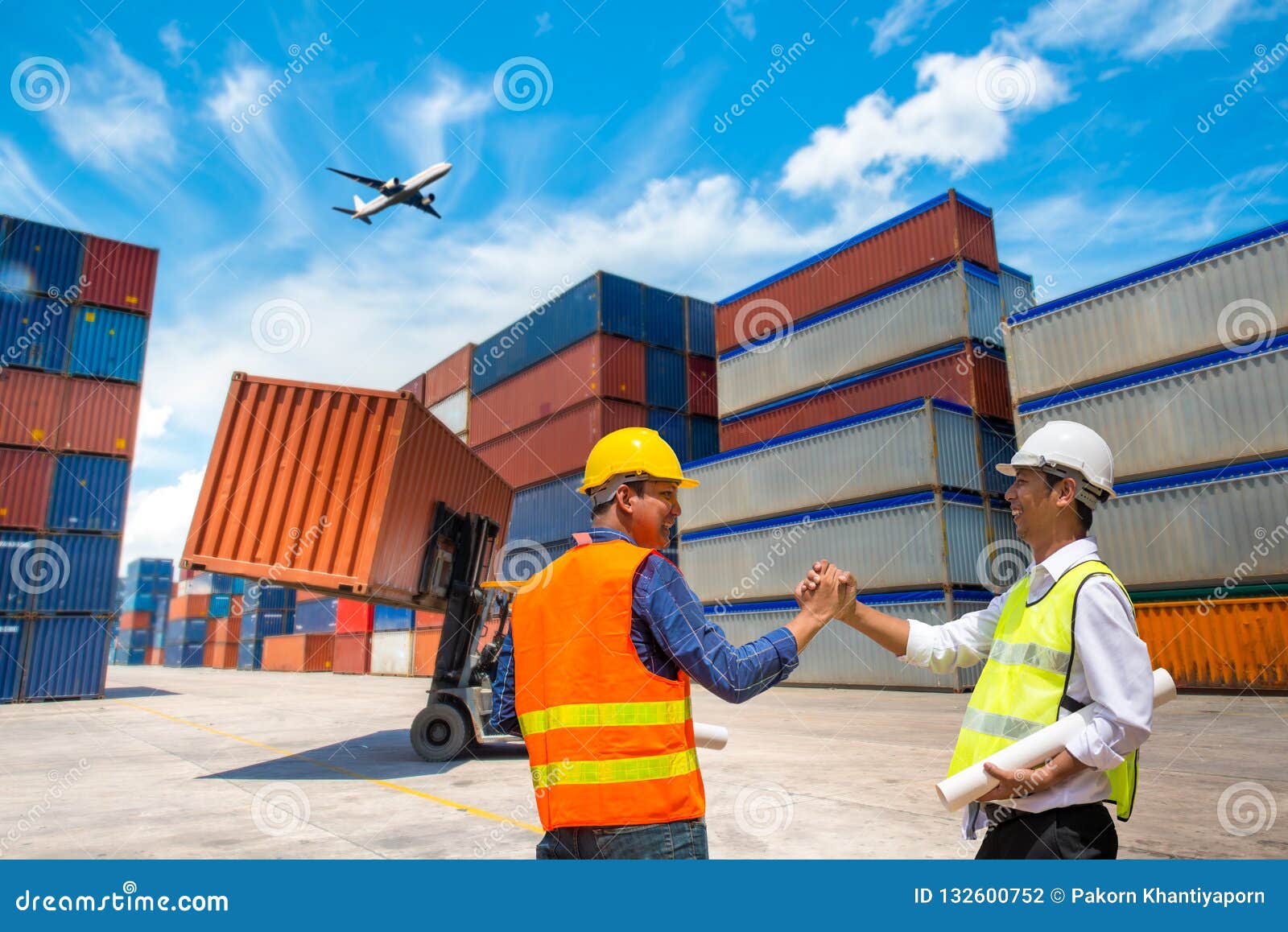 Foreman and Businessman Control Loading Containers Stock Photo - Image ...