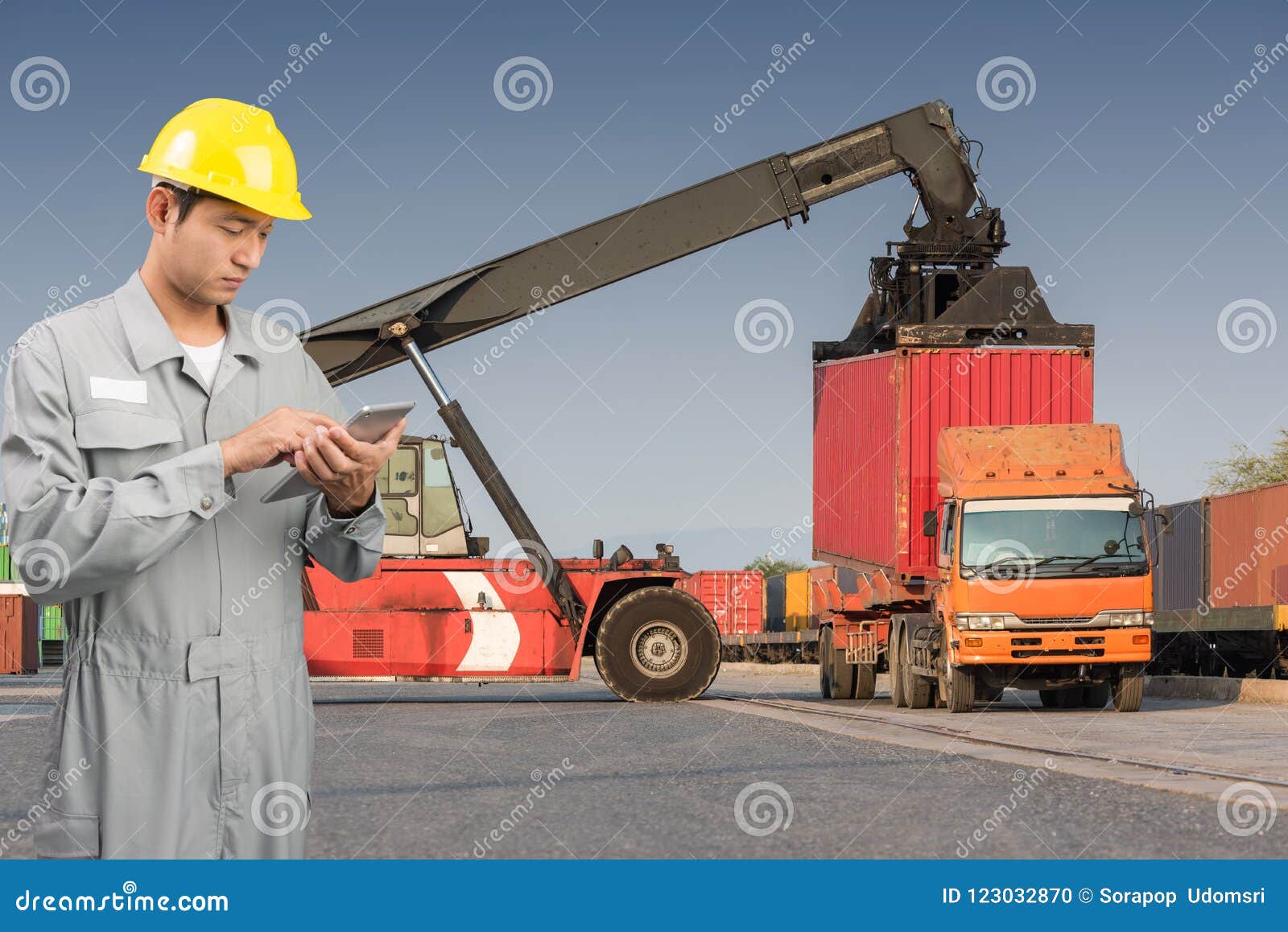 Foreman Stand Check Tablet on Front Forklift Loading Containers Stock ...