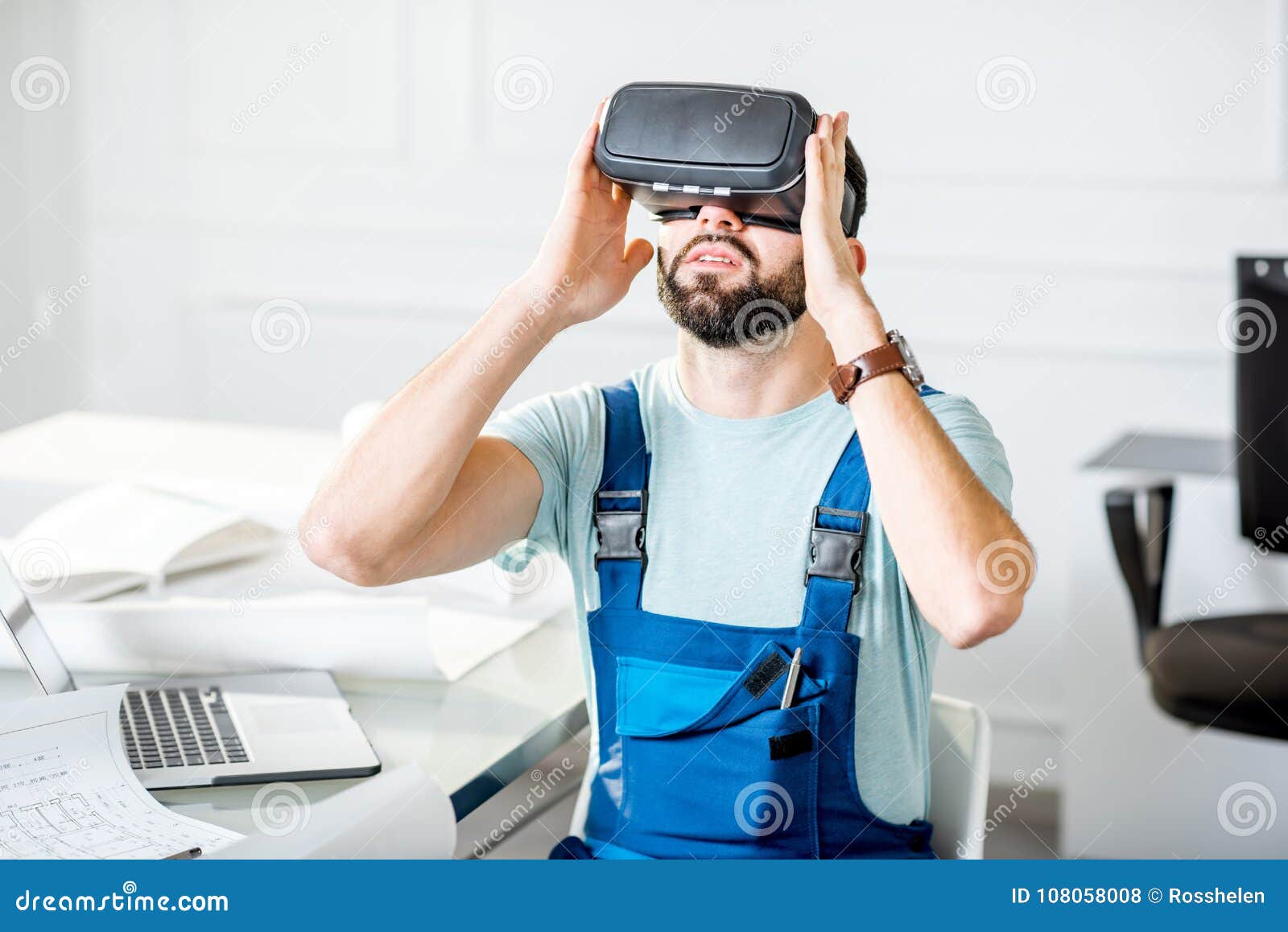 Foreman Using Vr Glasses To Imagine Projected Environment Stock Photo ...