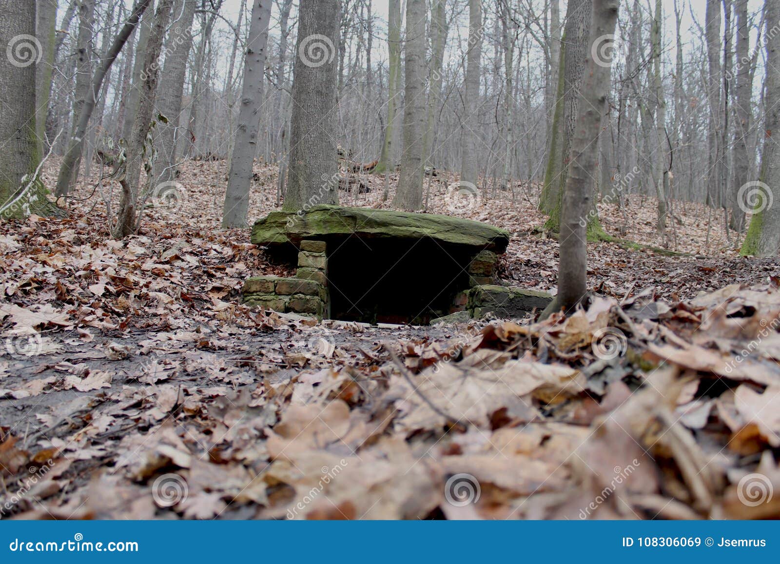 Hideout Foto Stock - Download 1,463 Royalty Free Photos