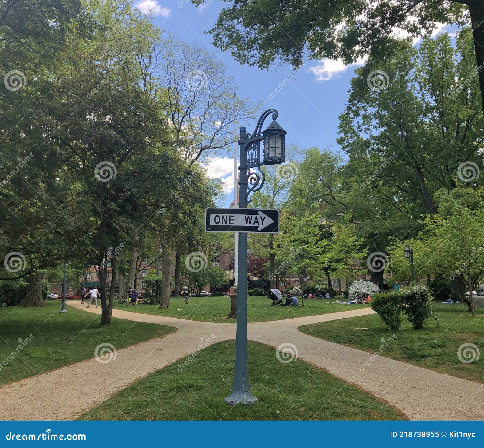 Forest Hills Lamp Post in the Greenway Terrace Park Editorial Image ...