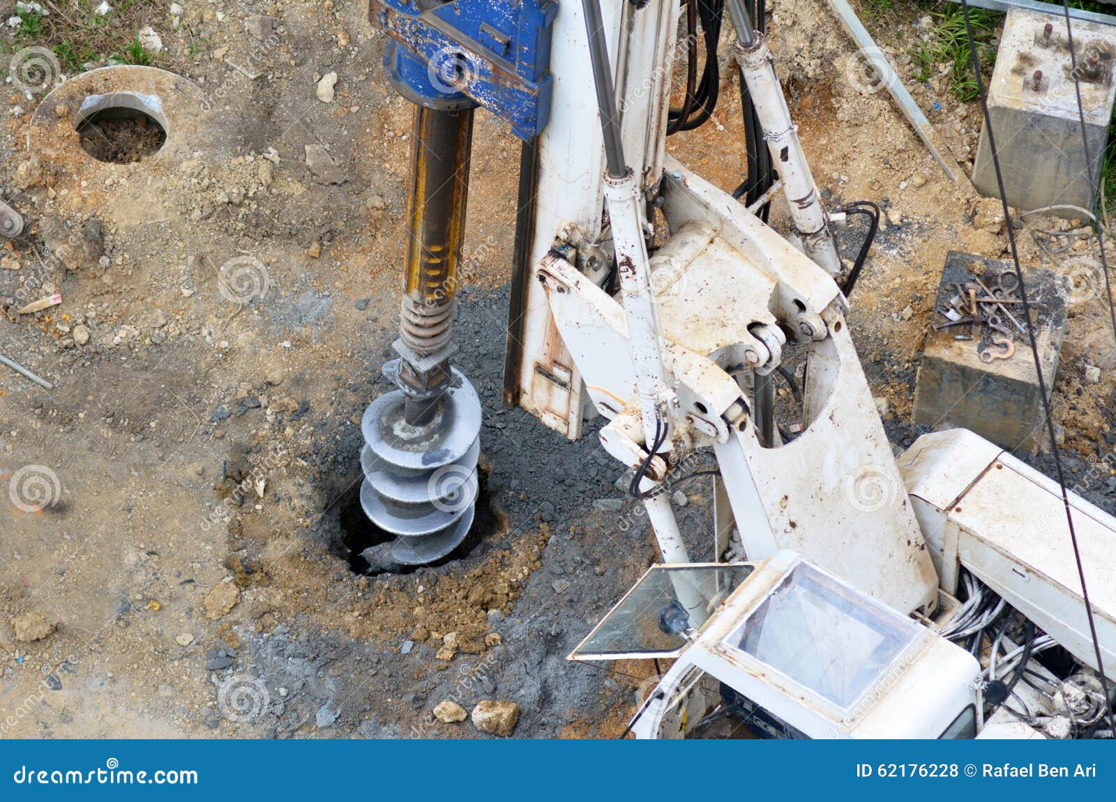 Foreuse Hydraulique De Marteau Au Chantier De Construction Photo stock ...
