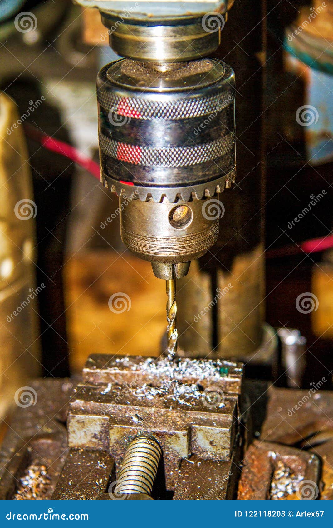 Foreuse Verticale Avec Un Foret Image stock - Image du fabrication ...