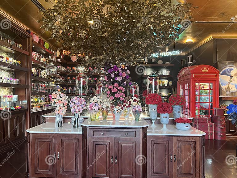 Forever Rose Store at BoxPark Development in Dubai, UAE Editorial Stock ...