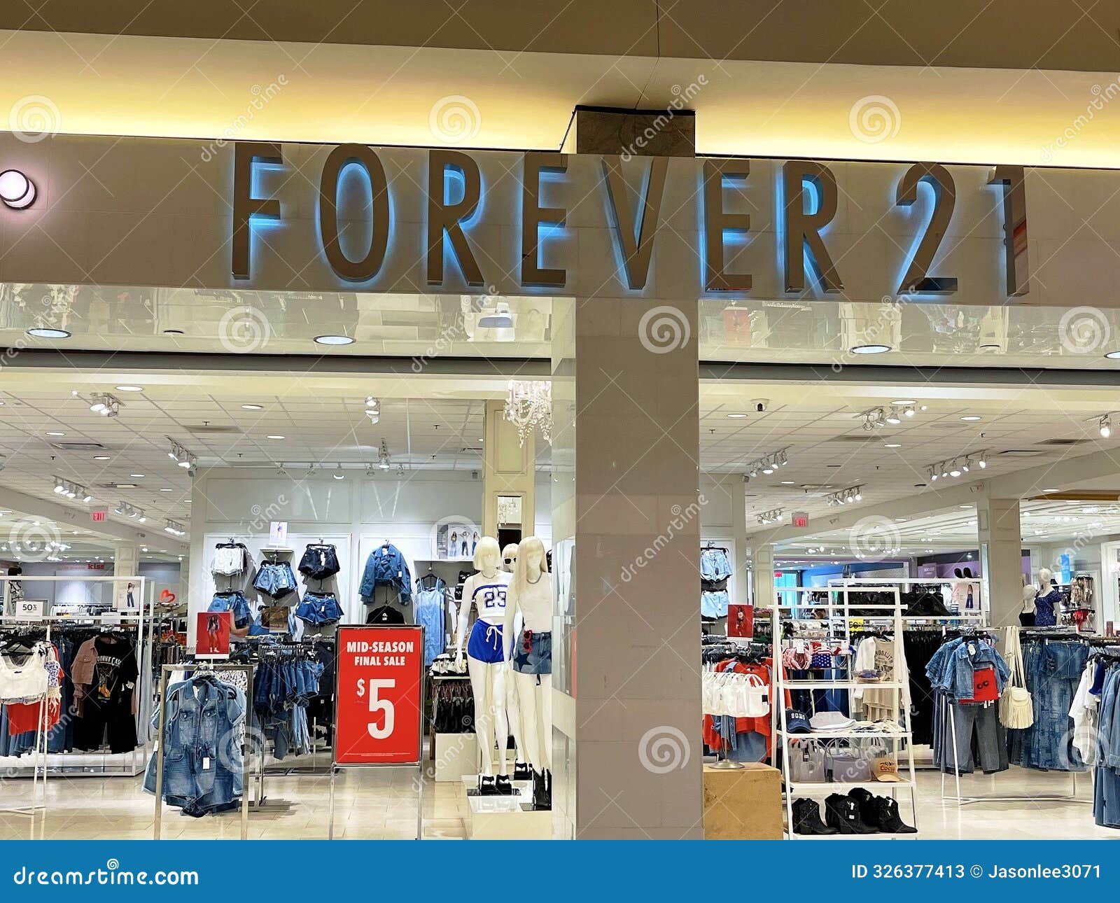Forever 21 editorial stock photo. Image of business - 326377413
