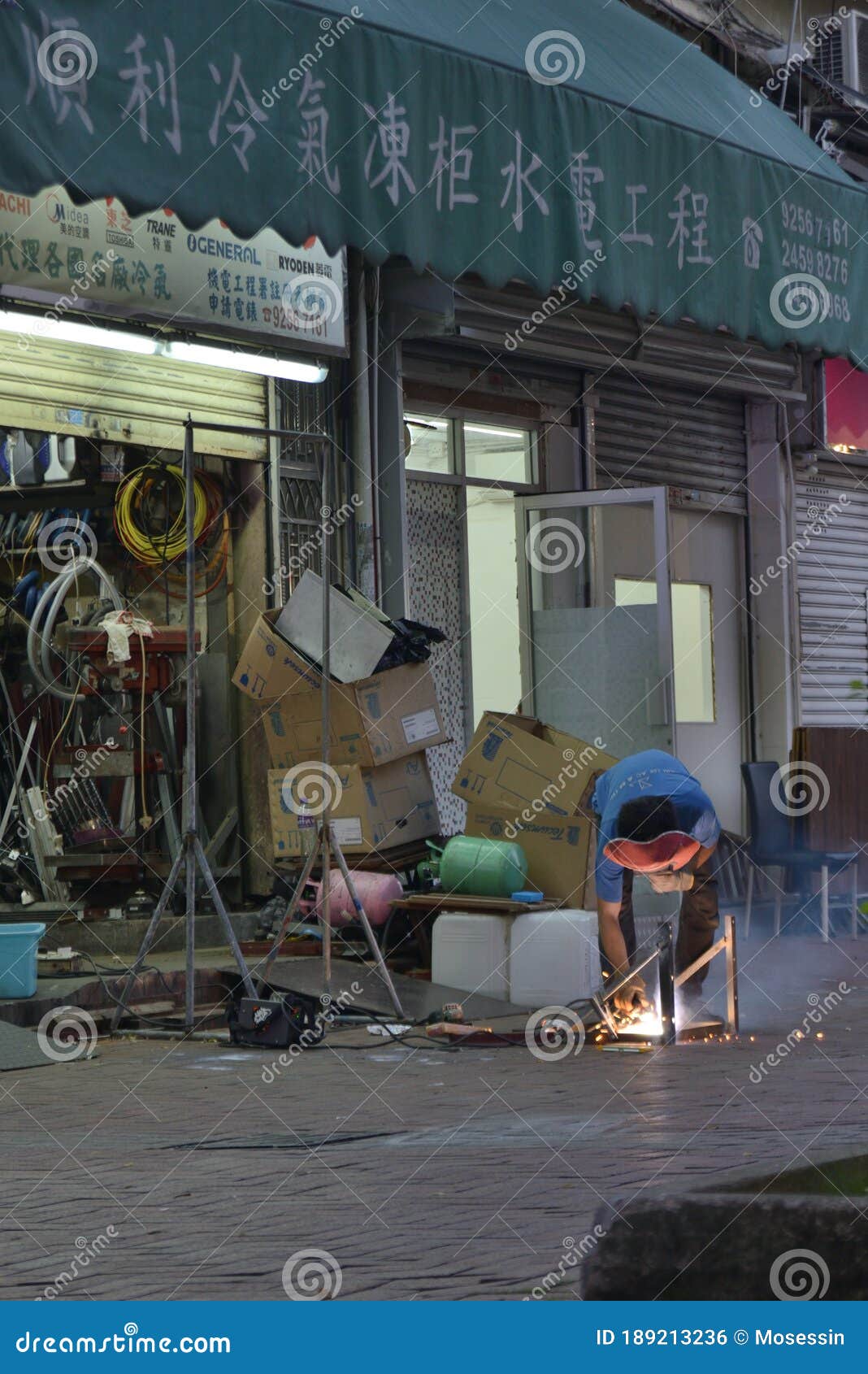 Forge Welding Fabrication Worker Editorial Photo - Image of brazing ...