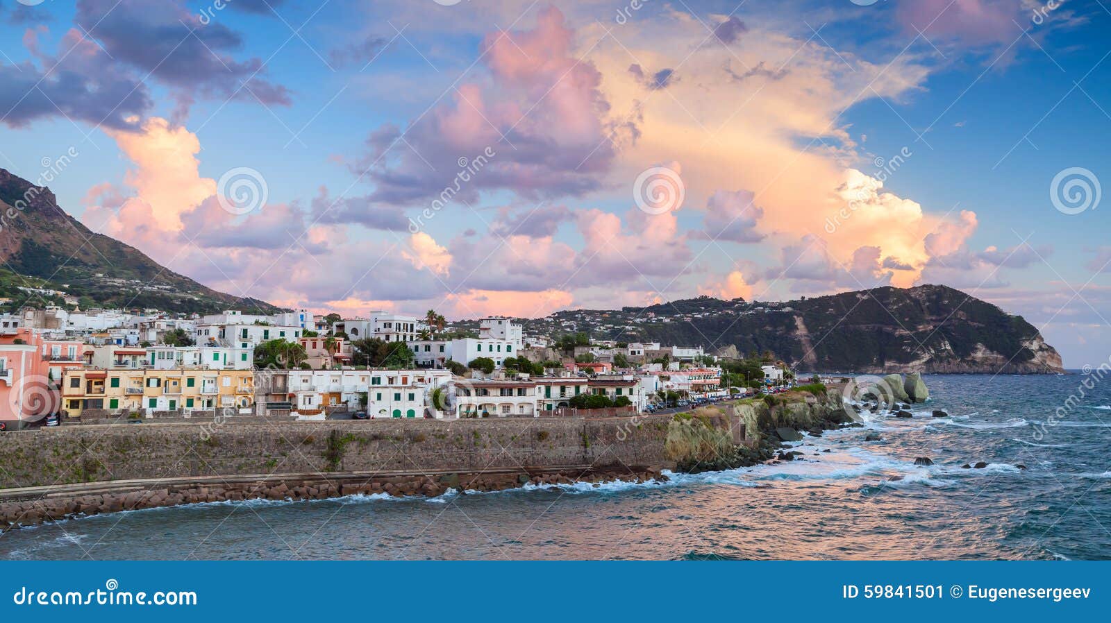Forio, Ischia, Stad in De Stad Van Napels, Italië Stock Afbeelding ...