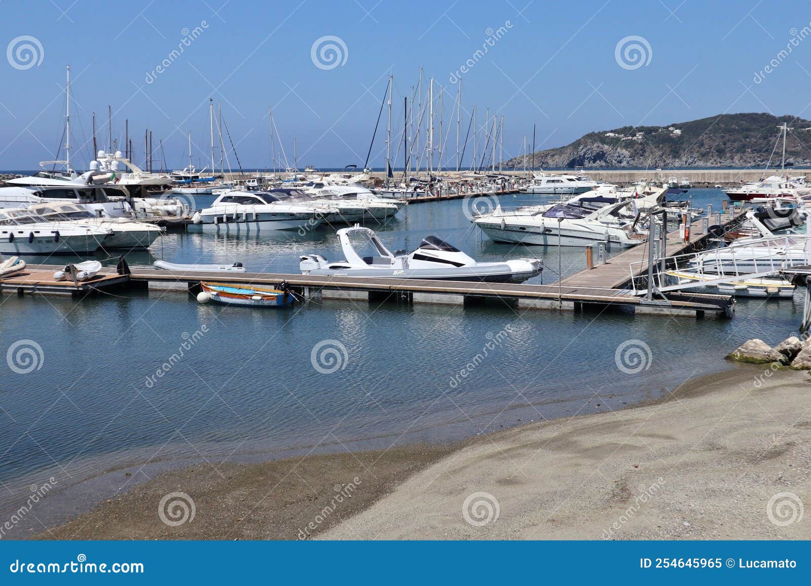 Forio - Pontili Del Porto Dalla Spiaggia Di Via Marina Editorial Image ... Forio - Pontili Del Porto Dalla Spiaggia Di Via Marina Editorial Image ...