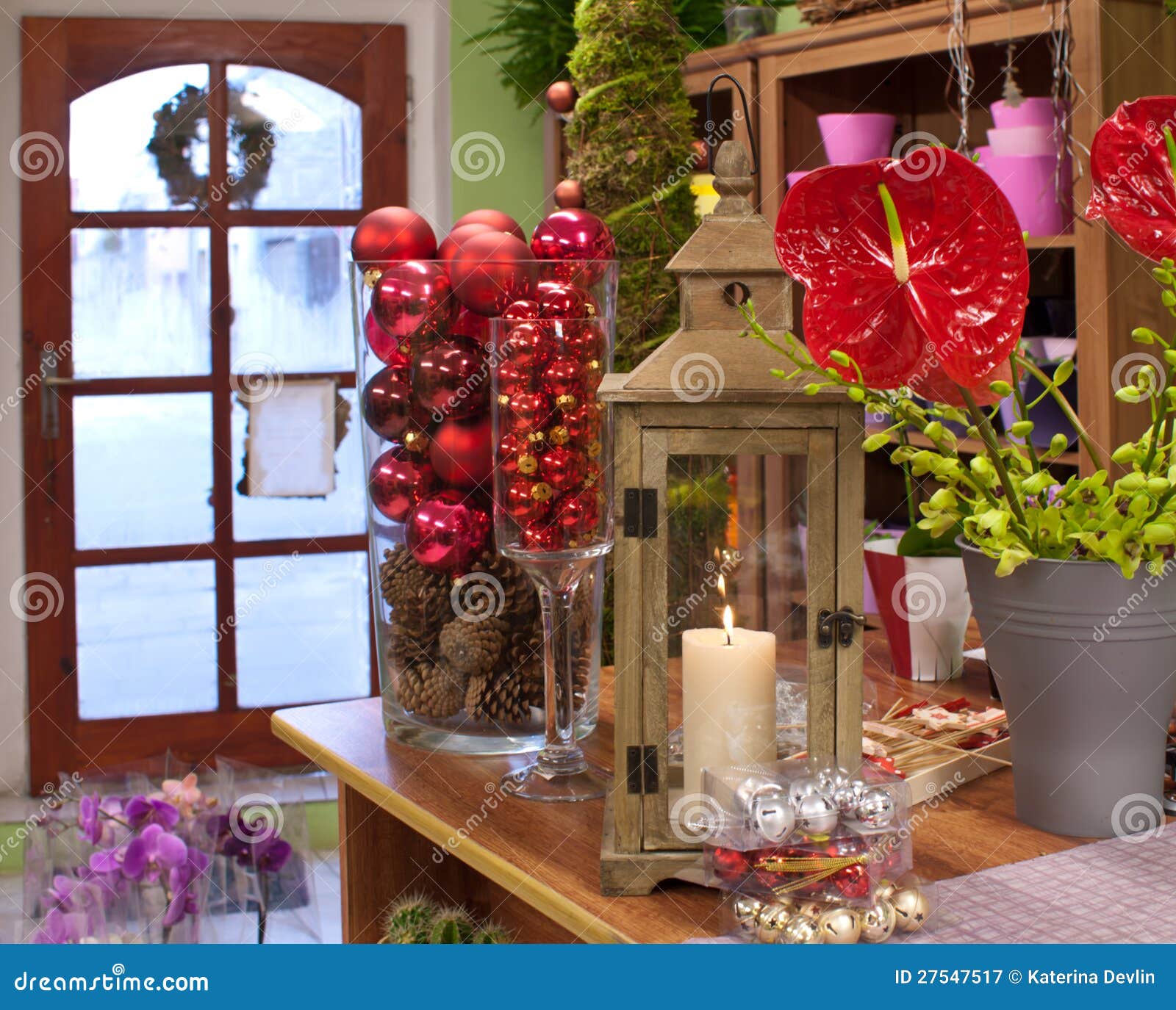 In the forist shop stock image. Image of planter, candle - 27547517