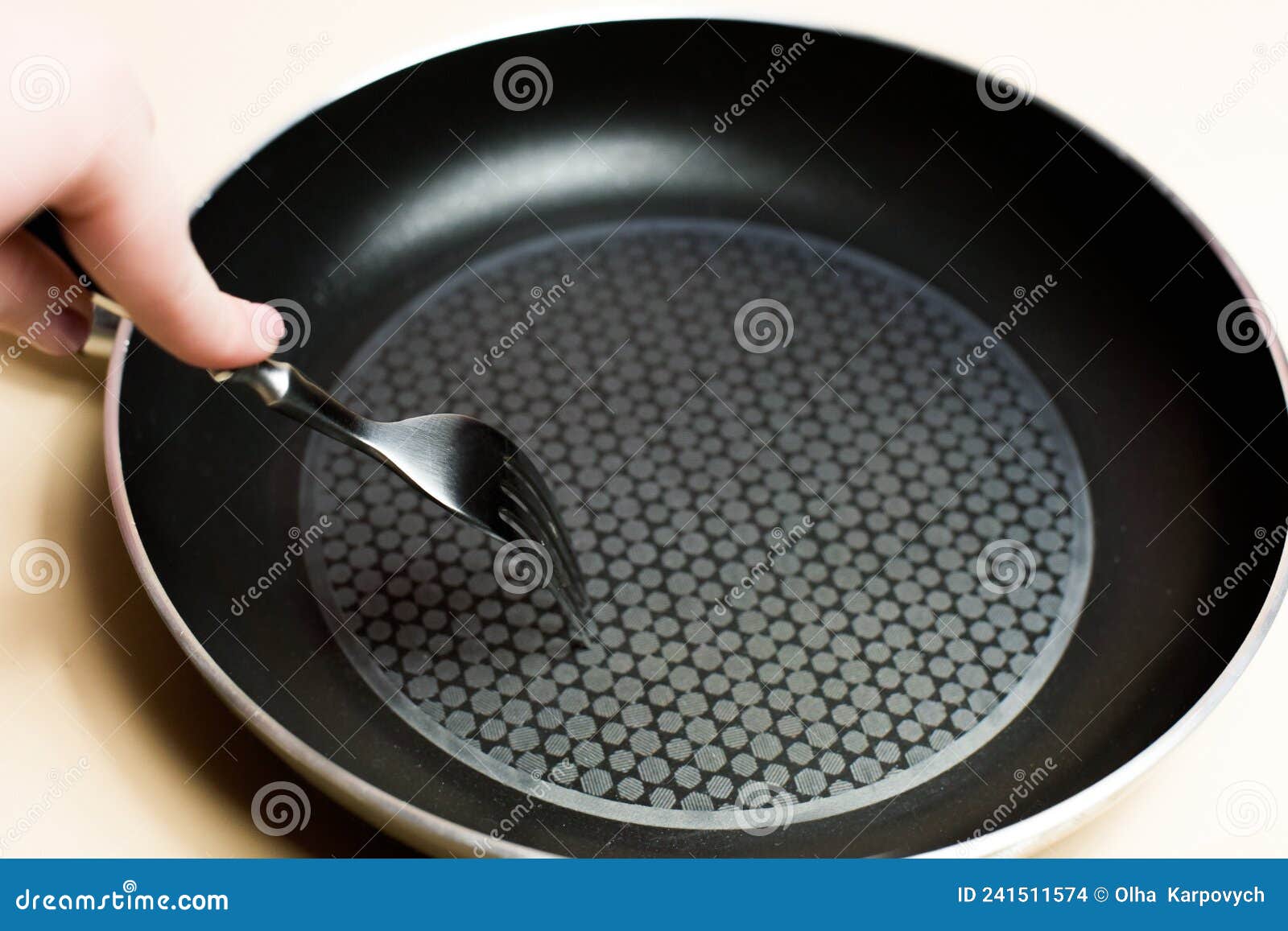 The Fork Scratches the Pan, Non-stick Coating, How To Choose a Good Pan ...