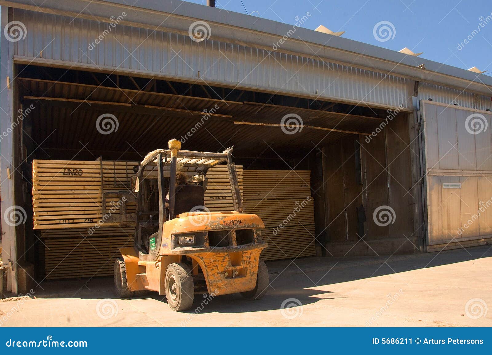 Forklift handling timber 3 stock image. Image of moving - 5686211