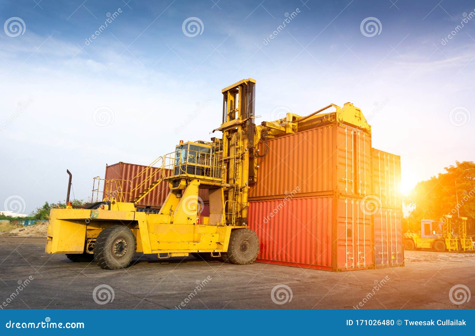 5,539 Lifting Container Photos - Free & Royalty-Free Stock Photos from ...