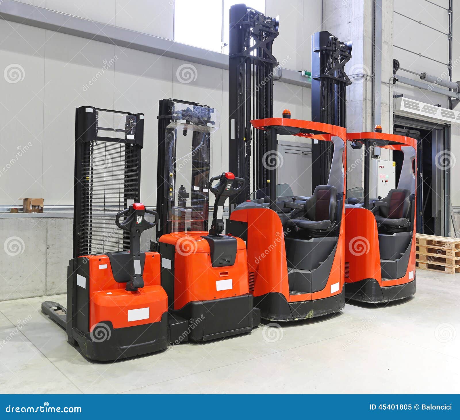 Forklifts imagen de archivo. Imagen de transporte, almacén - 45401805