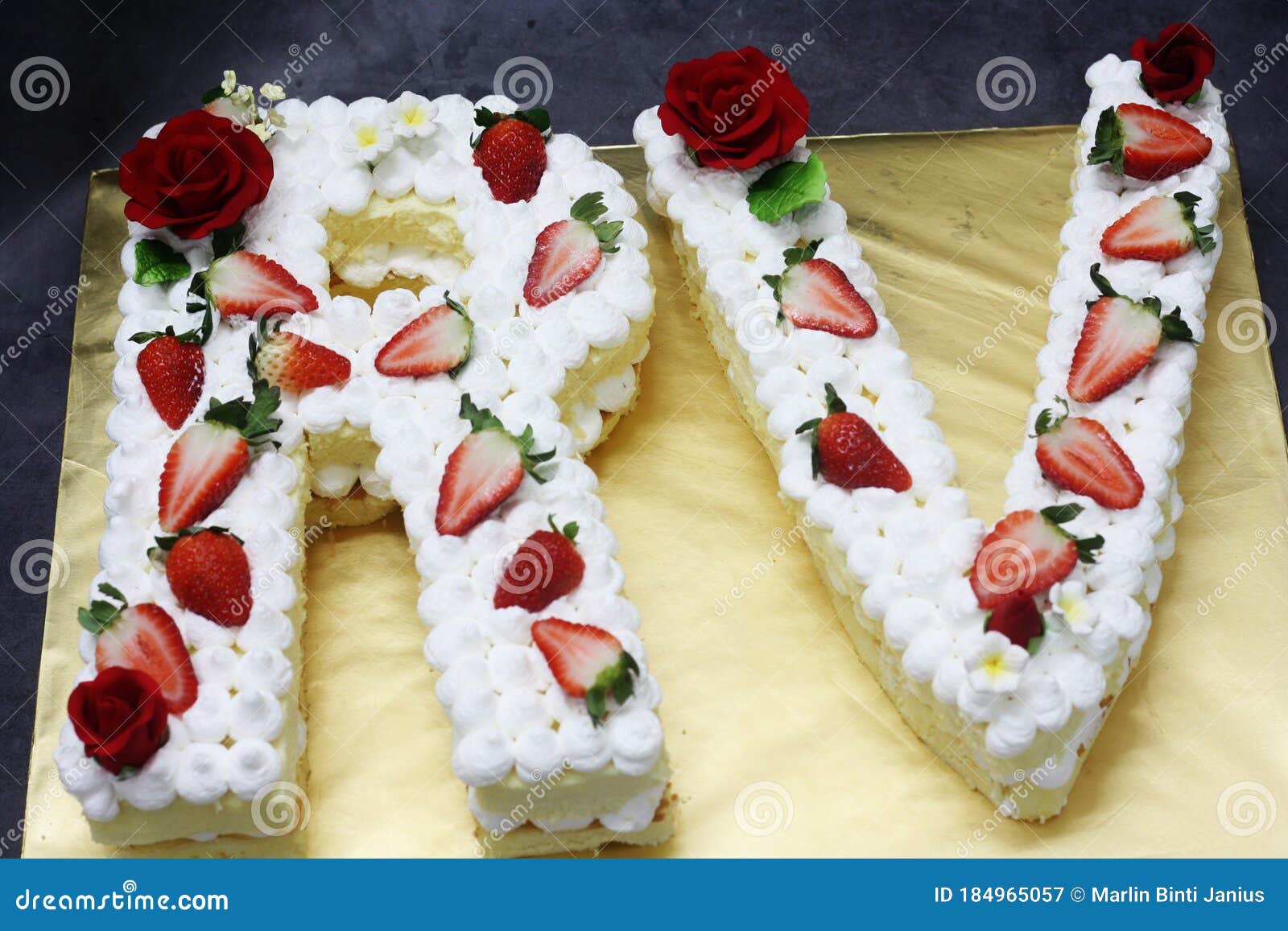 Forma De Bolo Monograma Com Letras R&v Imagem de Stock - Imagem de ...