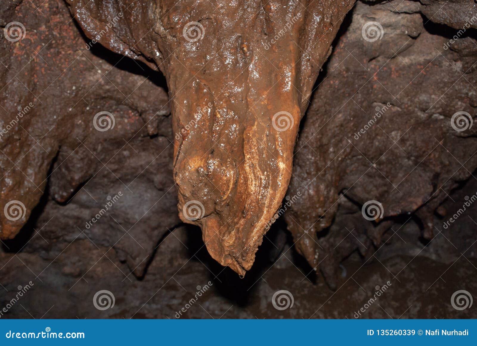 Forma De Estalactitas En Goa Seplawan, Indonesia Imagen de archivo ...