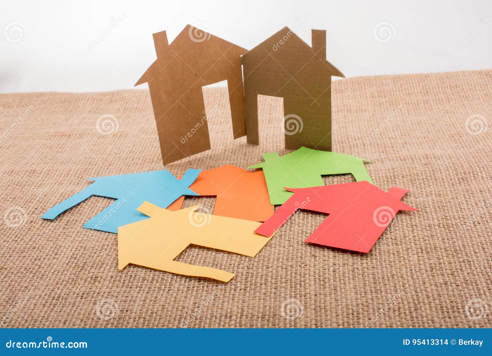 Forma De La Casa Cortada Del Papel Colorido Foto de archivo - Imagen de ...