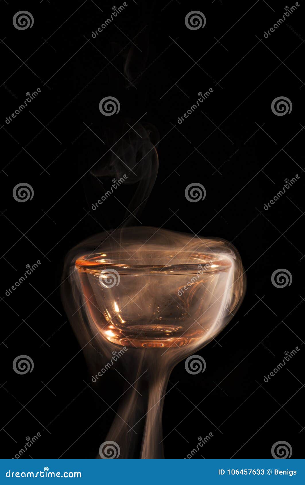 Forma De La Copa De Vino Del Humo Imagen de archivo - Imagen de efecto ...