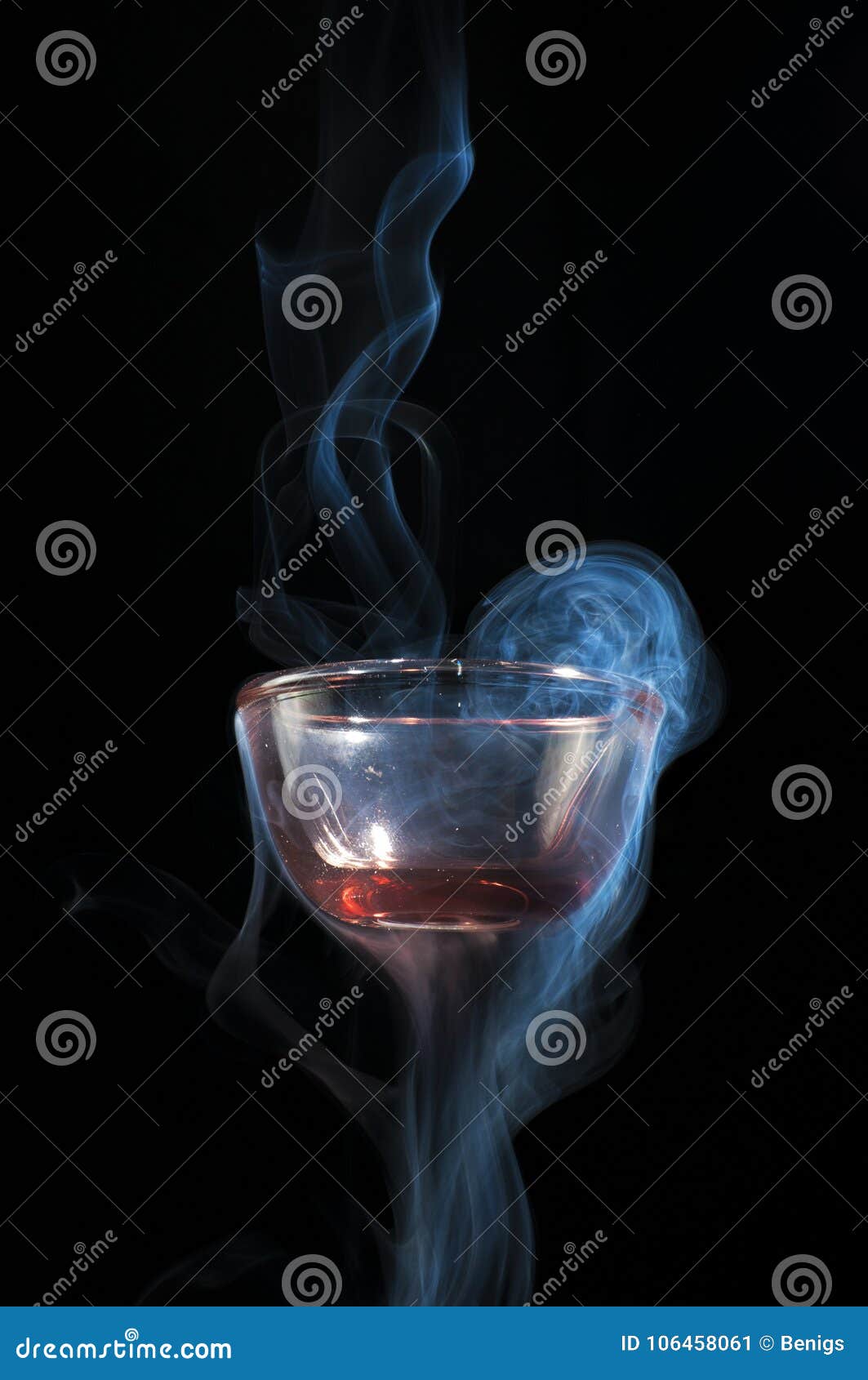 Forma De La Copa De Vino Del Humo Imagen de archivo - Imagen de estilo ...