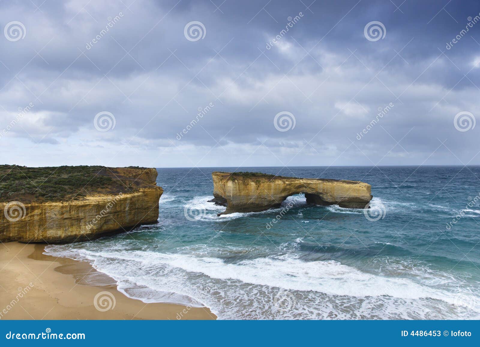 Forma De Relieve En La Costa. Imagen de archivo - Imagen de roca, cubo ...