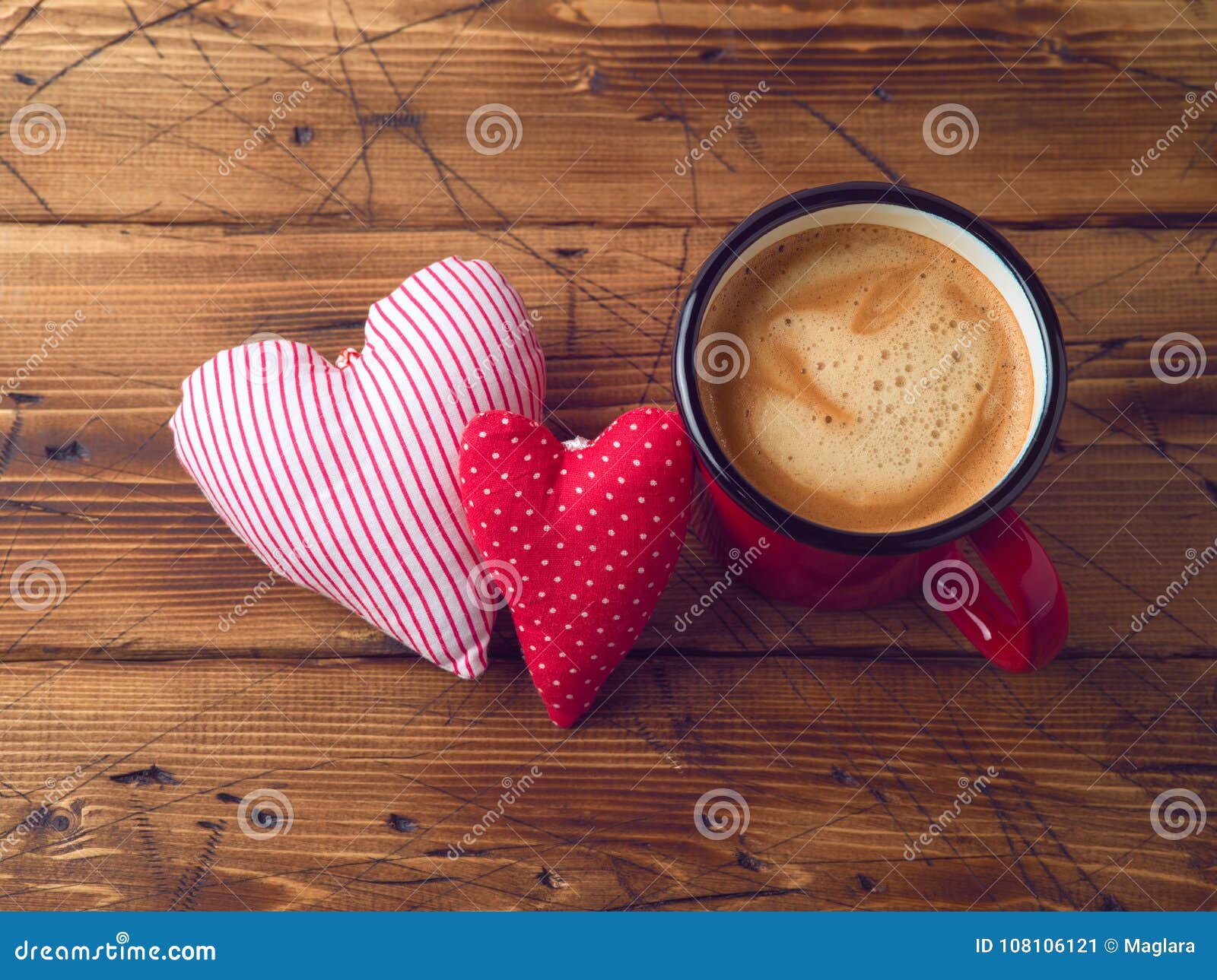 Forma Della Tazza E Del Cuore Di Caffè Immagine Stock - Immagine di ...