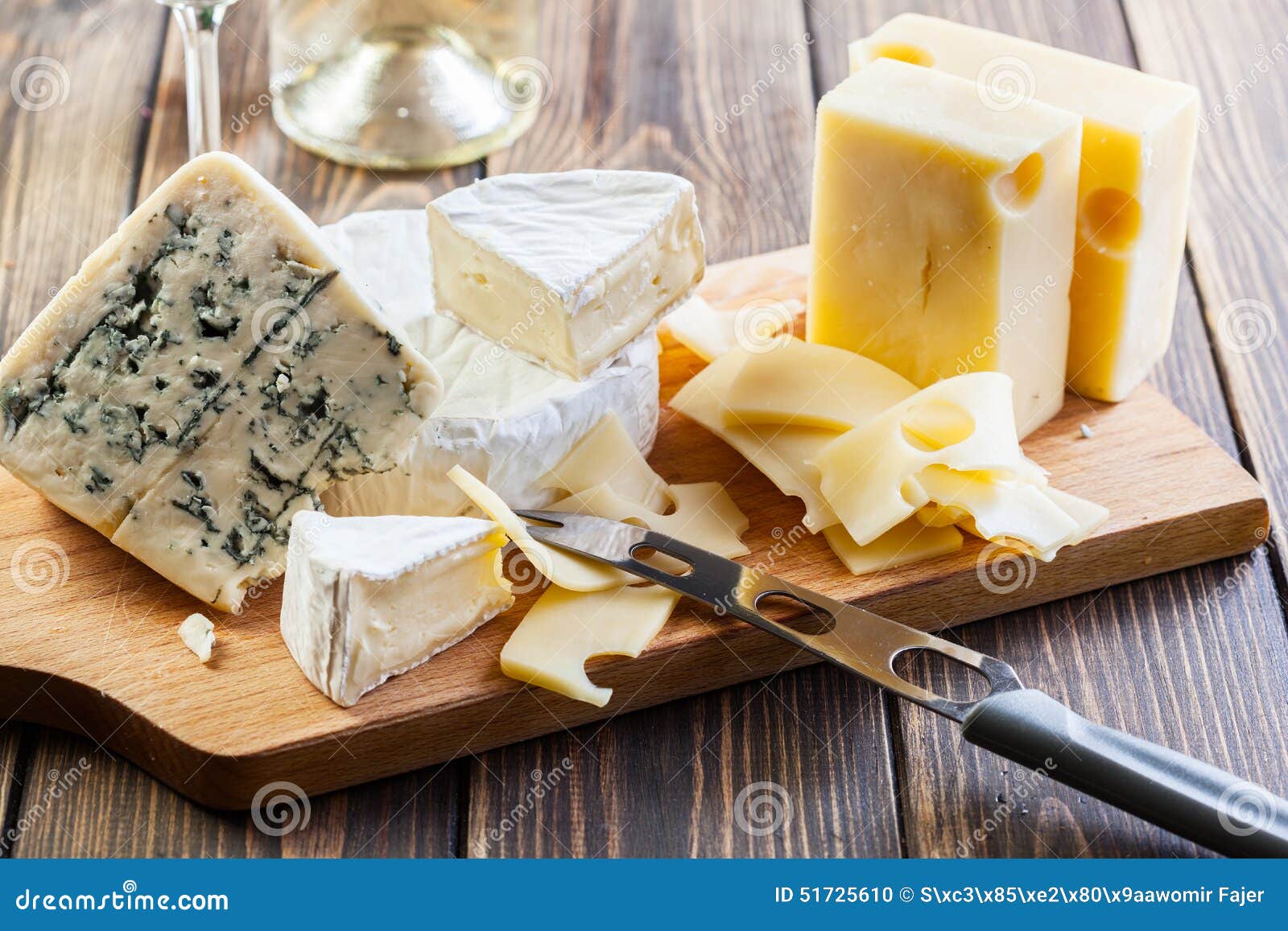 Formaggi Assorted fotografia stock. Immagine di vino - 51725610