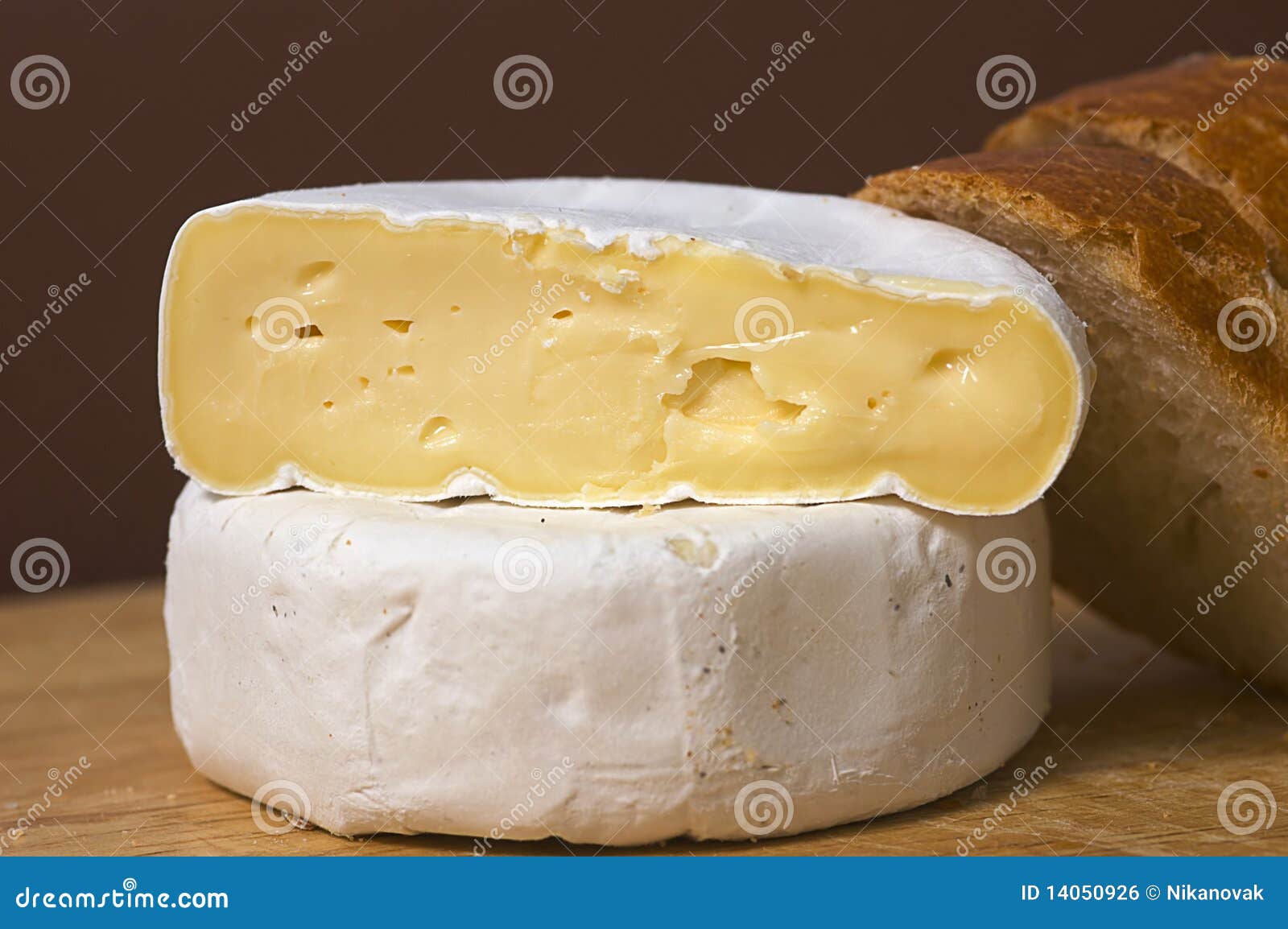 Formaggi francesi, tomme fotografia stock. Immagine di odore - 14050926
