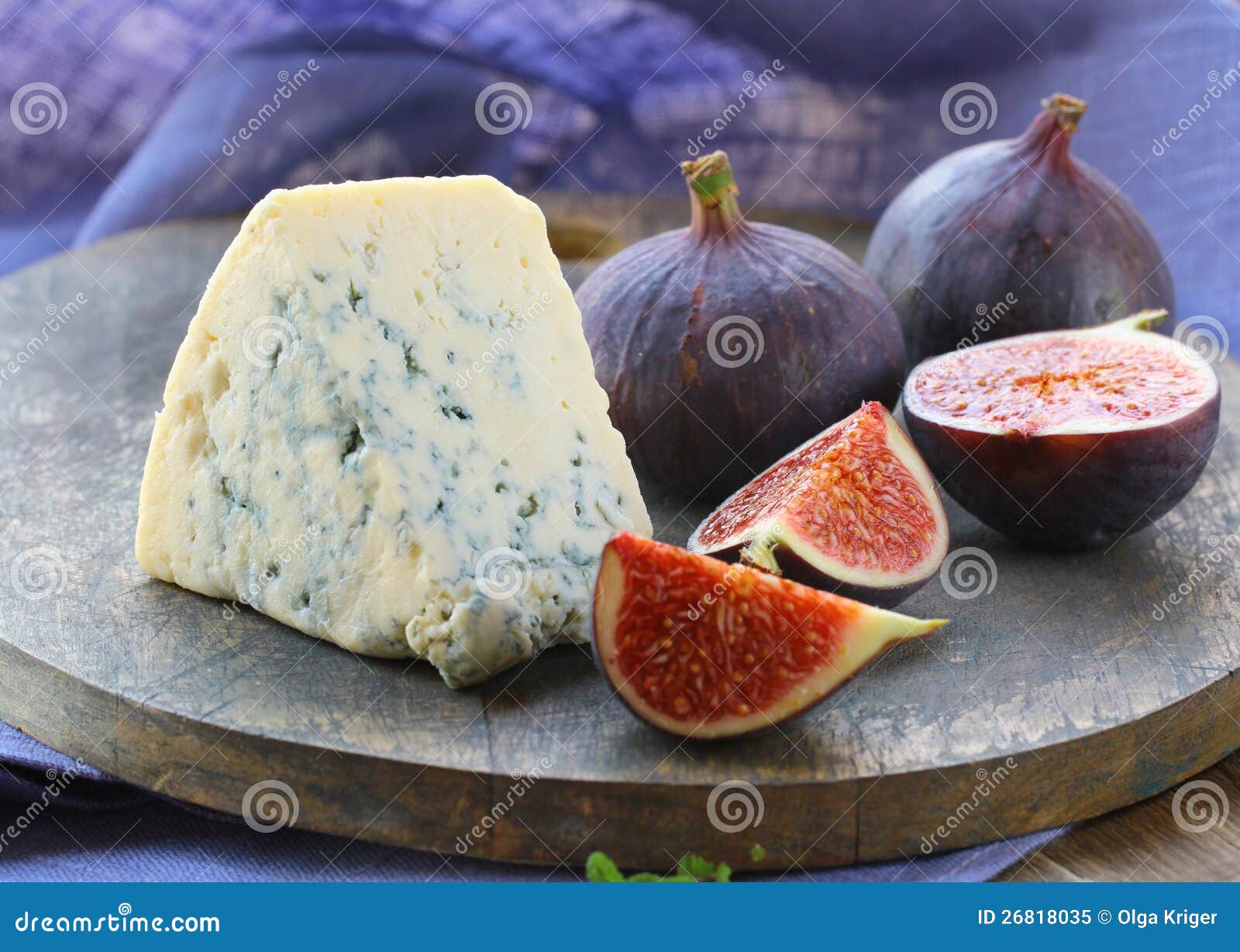 Formaggio Blu E Fichi Dolci Della Frutta Immagine Stock - Immagine di ...