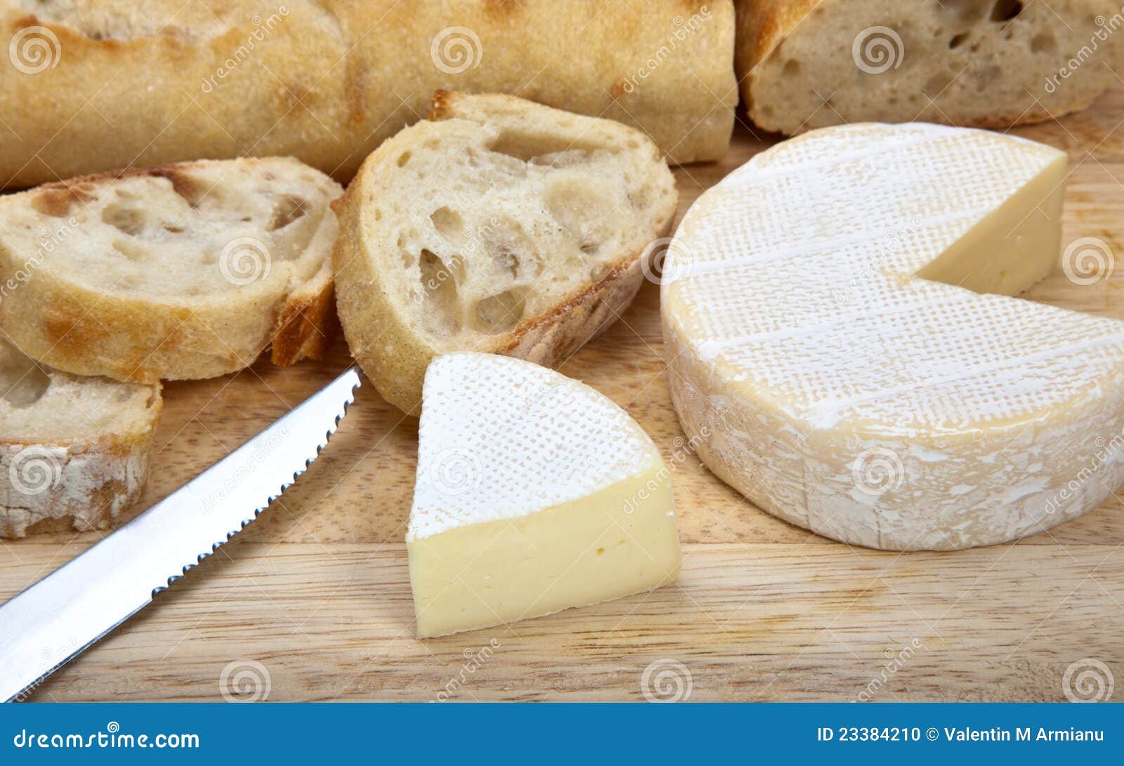 Formaggio del brie fotografia stock. Immagine di spuntino - 23384210