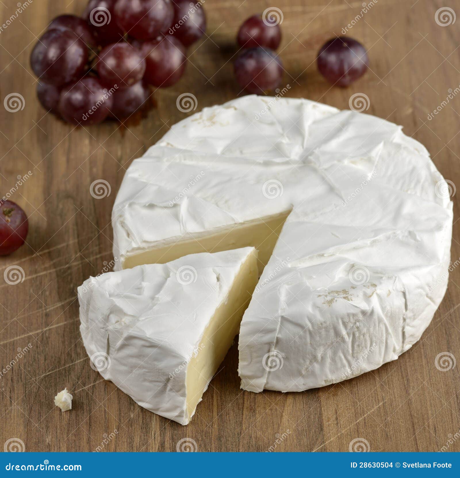 Formaggio del brie fotografia stock. Immagine di latteria - 28630504