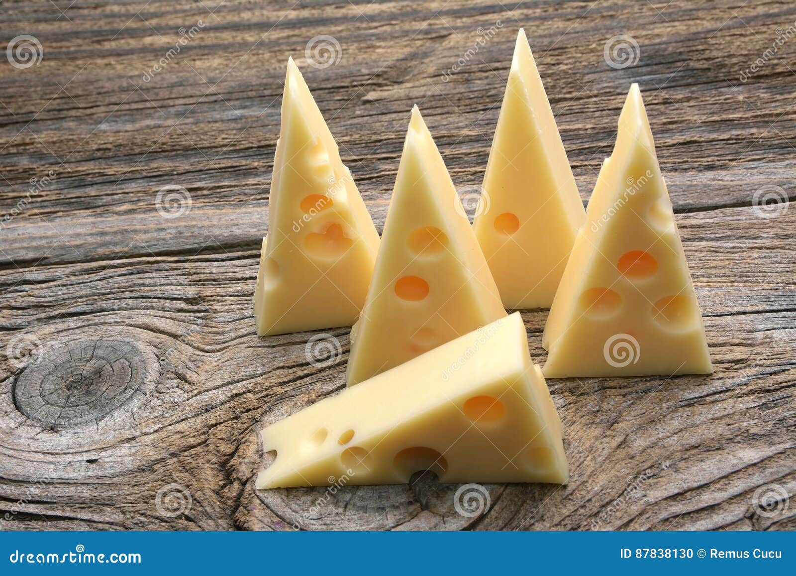 Formaggio dell'emmental fotografia stock. Immagine di cucina - 87838130