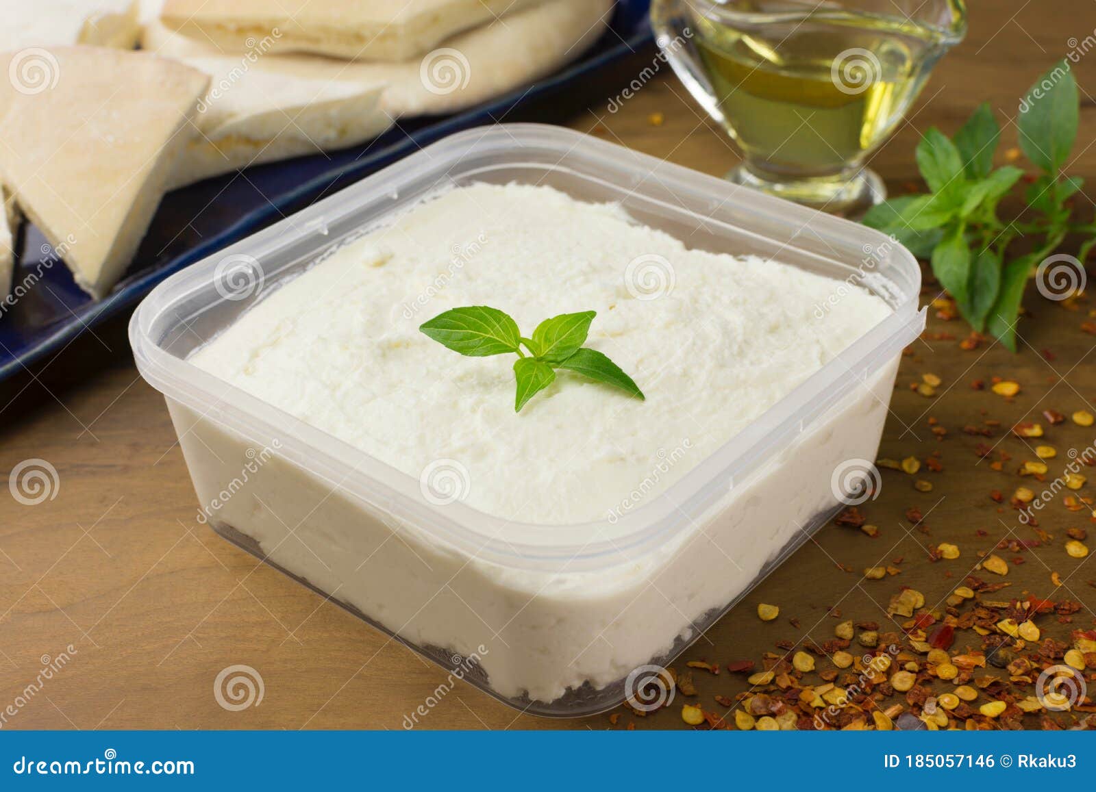 Formaggio Di Quark Su Fondo Di Legno Fotografia Stock - Immagine di ...