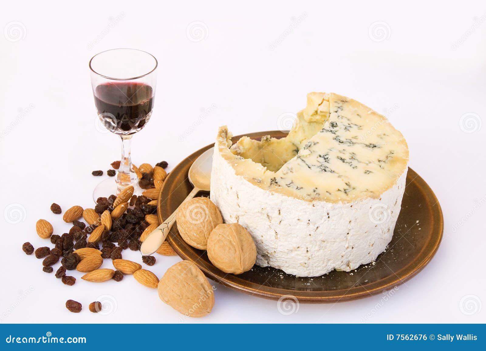 Formaggio Di Stilton Con Porta & Le Noci Fotografia Stock - Immagine di ...