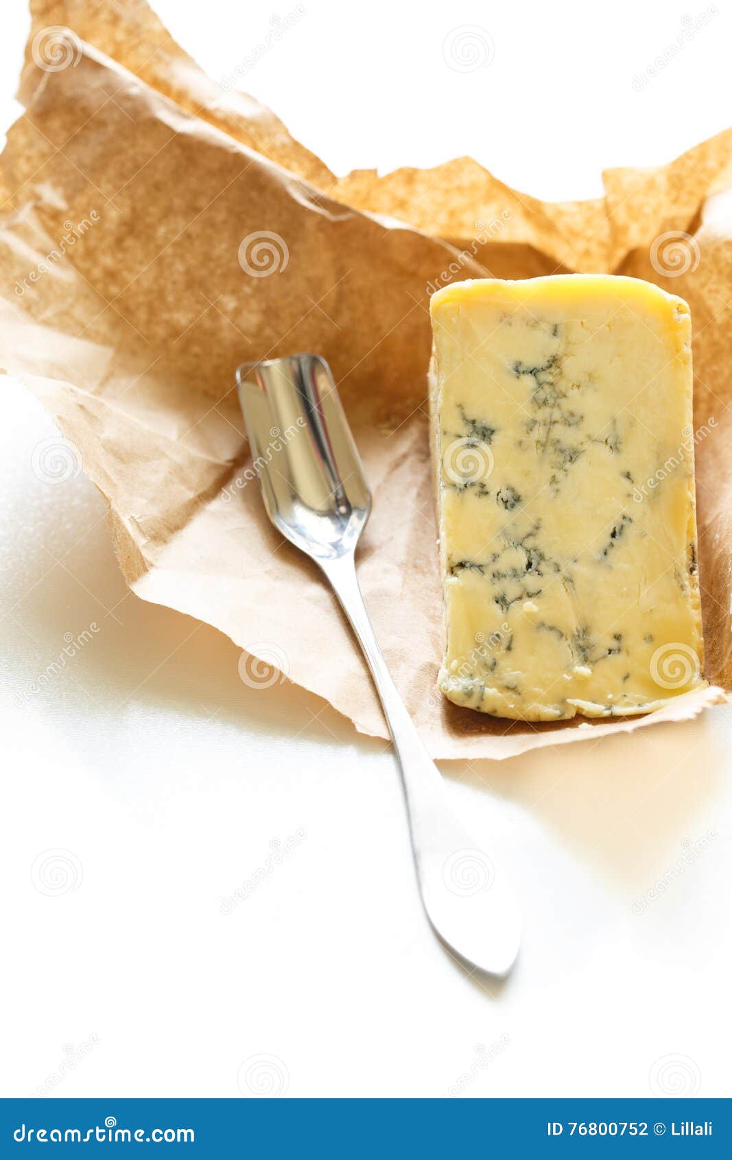 Formaggio Di Stilton Su Un Fondo Bianco Fotografia Stock - Immagine di ...