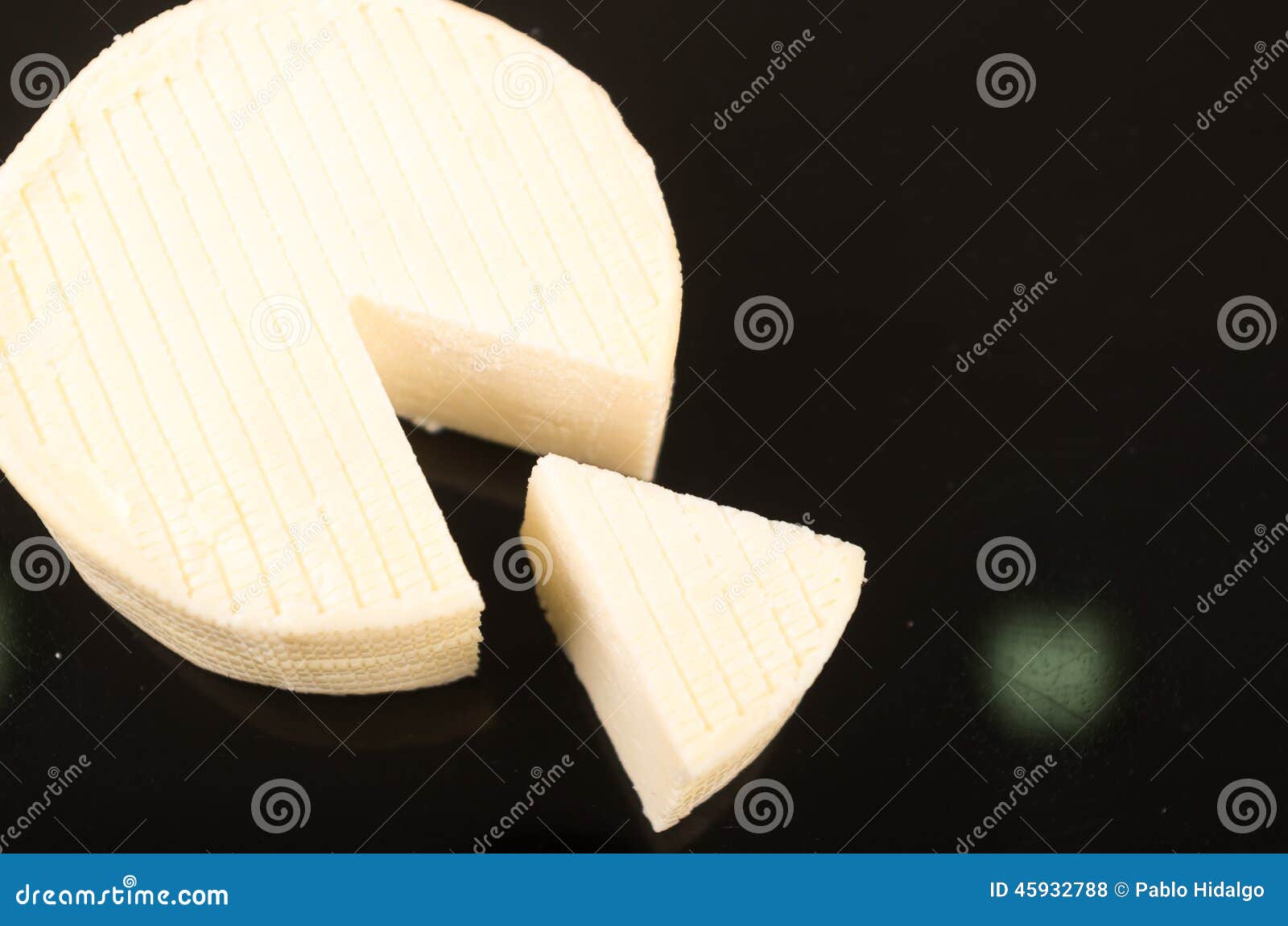 Formaggio Fresco Bianco Rotondo Fotografia Stock - Immagine di latte ...