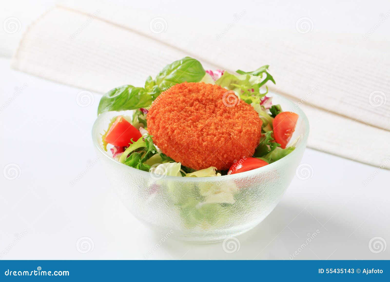 Formaggio Fritto Con Insalata Verde Immagine Stock - Immagine di pranzo ...