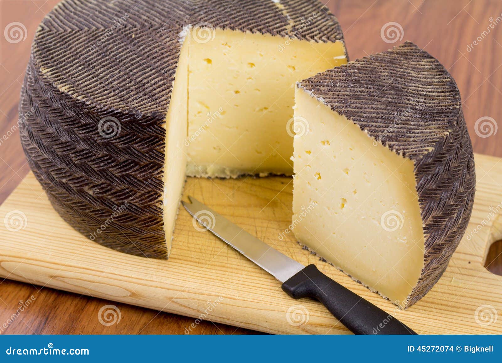 Formaggio Spagnolo Di Manchego Fotografia Stock - Immagine di latte ...
