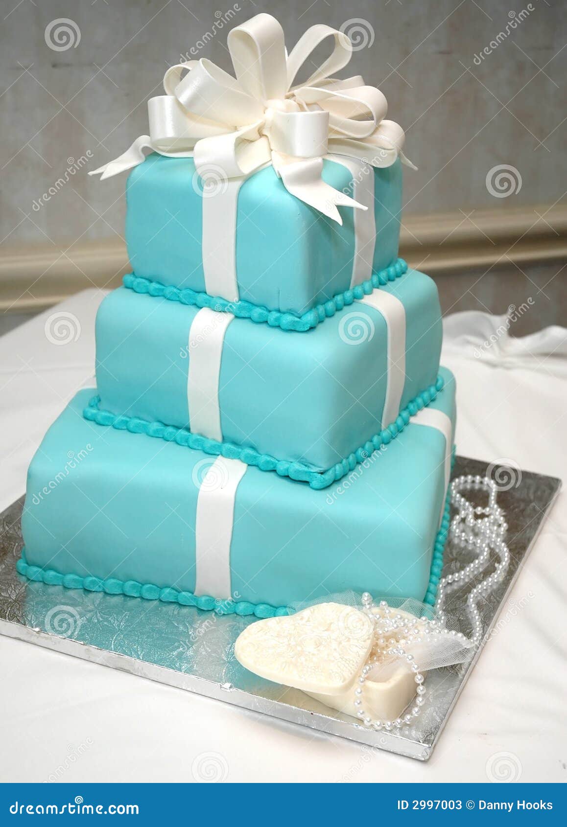 Formal Birthday Cake Stock Photo | CartoonDealer.com #2997162