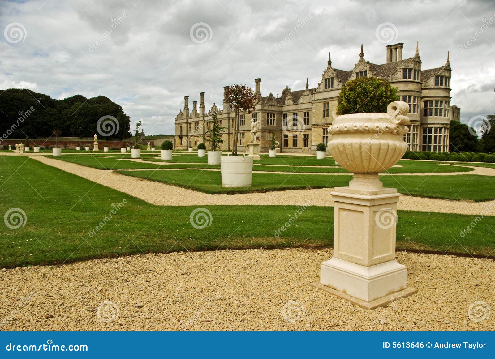 Formal Gardento an Elizabethan Design Stock Photo - Image of ...