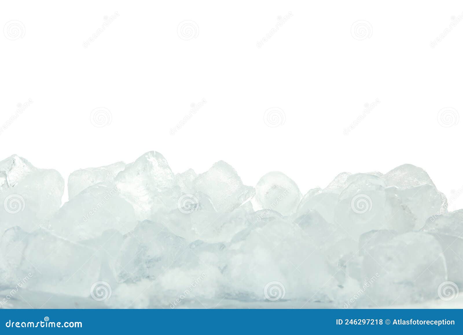 Formas De Gelo Para Bebidas Isoladas Em Fundo Branco Foto de Stock ...