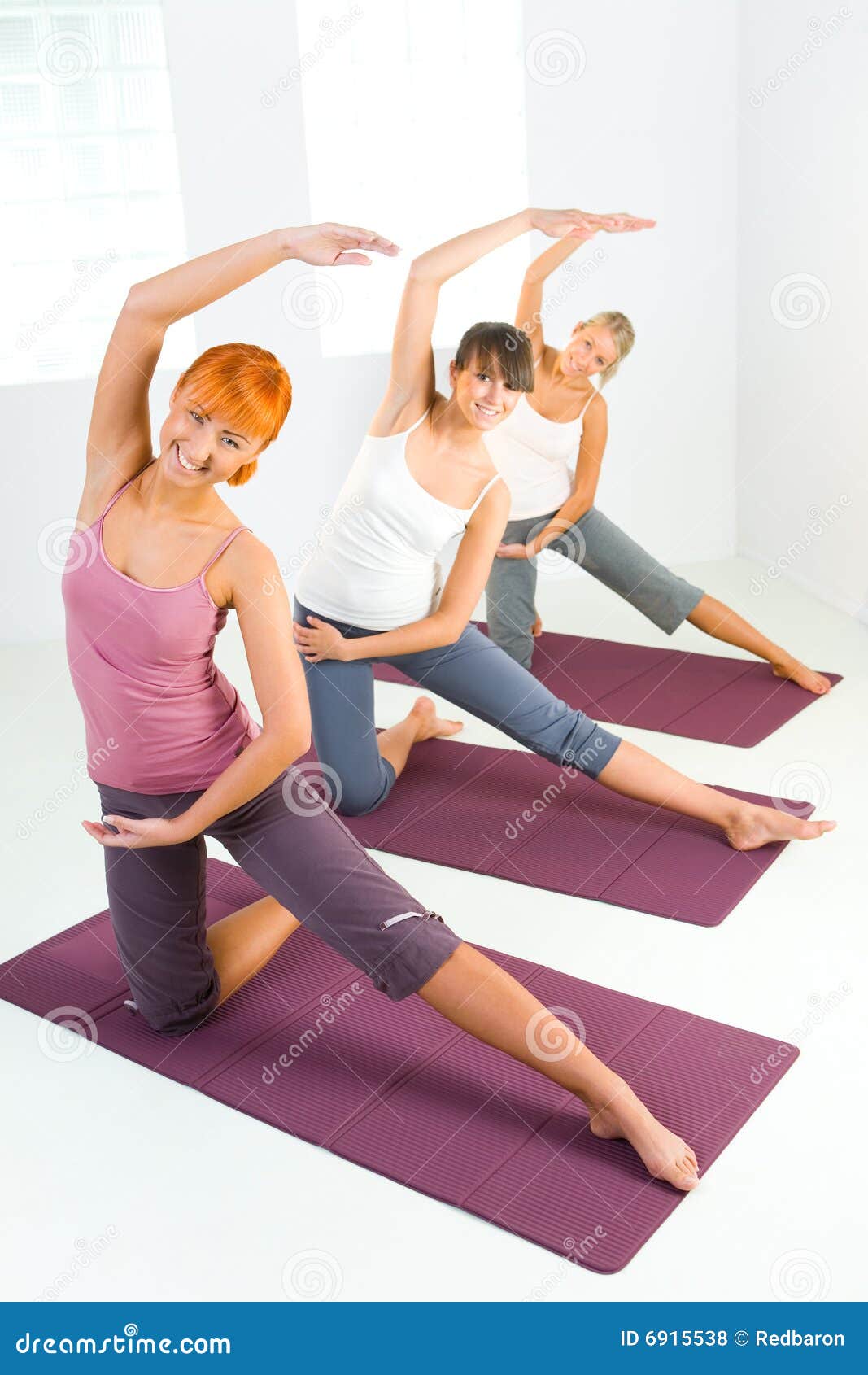 Formation De Forme Physique Photo stock - Image du gens, aérobic: 6915538