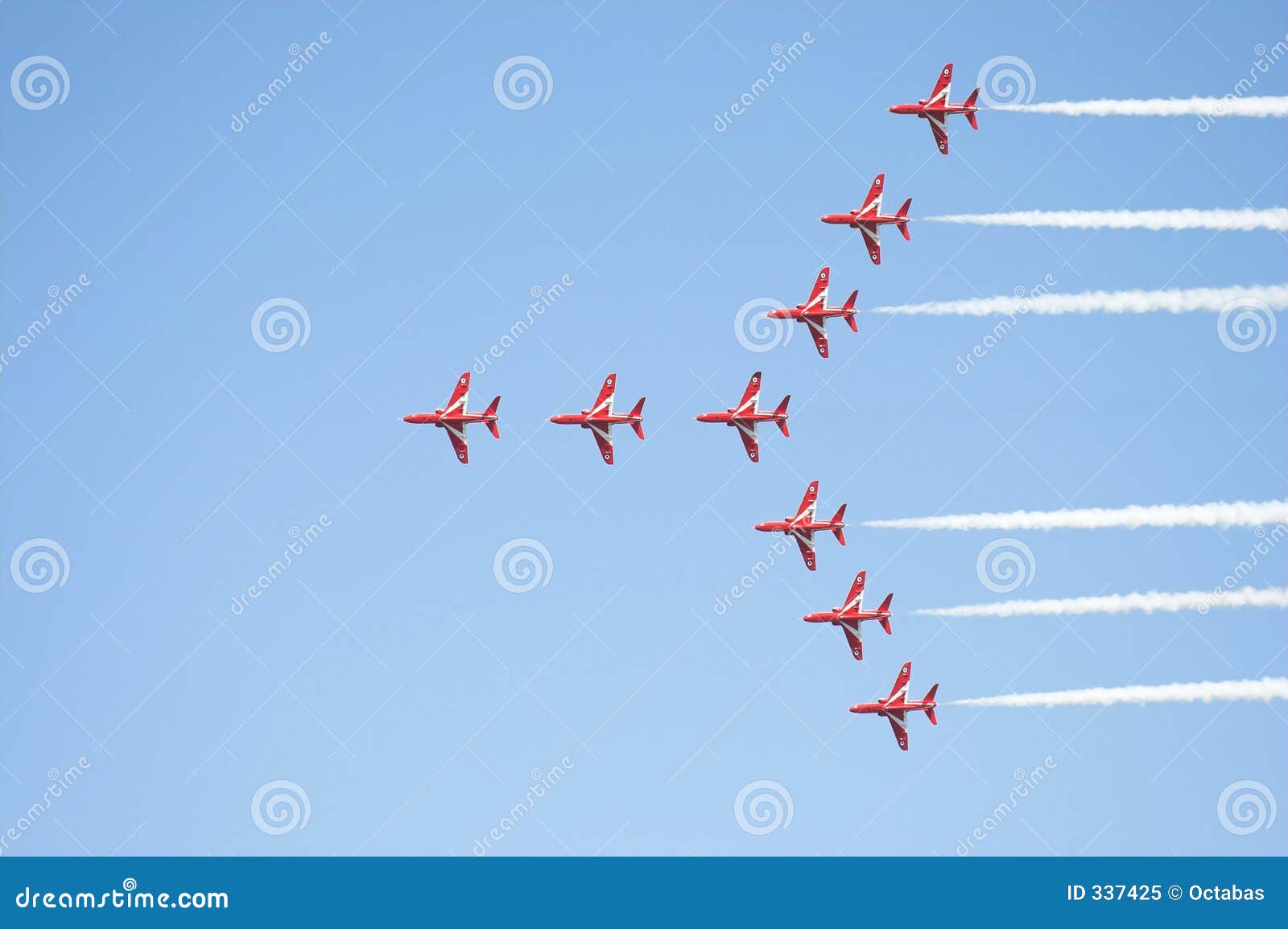 Formation Flight Red Arrows Stock Image - Image of wing, airforce: 337425