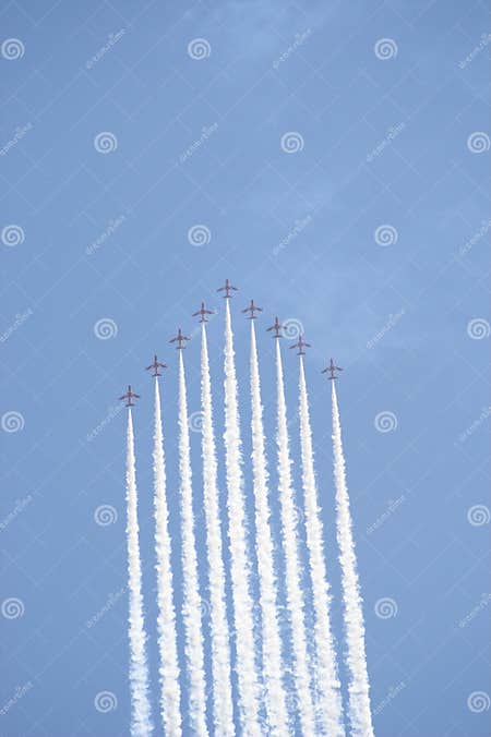 Formation Flight Red Arrows Stock Image - Image of wings, aviation: 337435