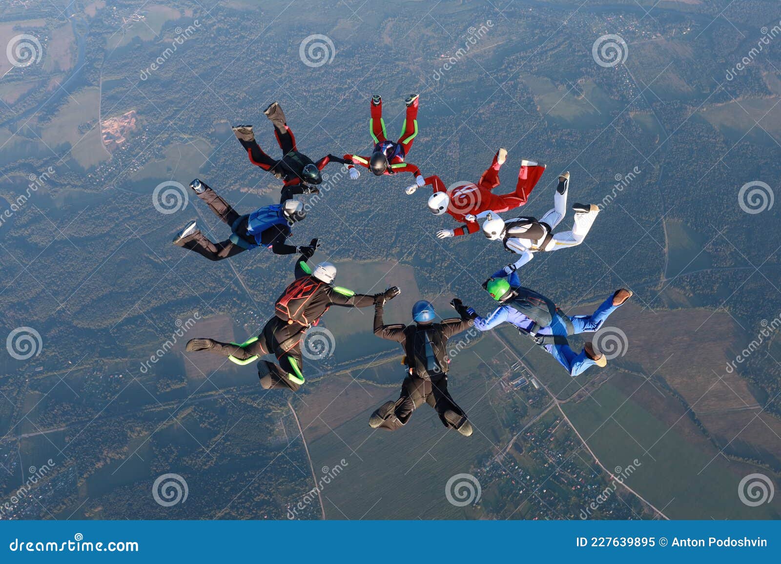 Formation Skydiving. Skydivers are Falling in the Sky. Editorial Image ...