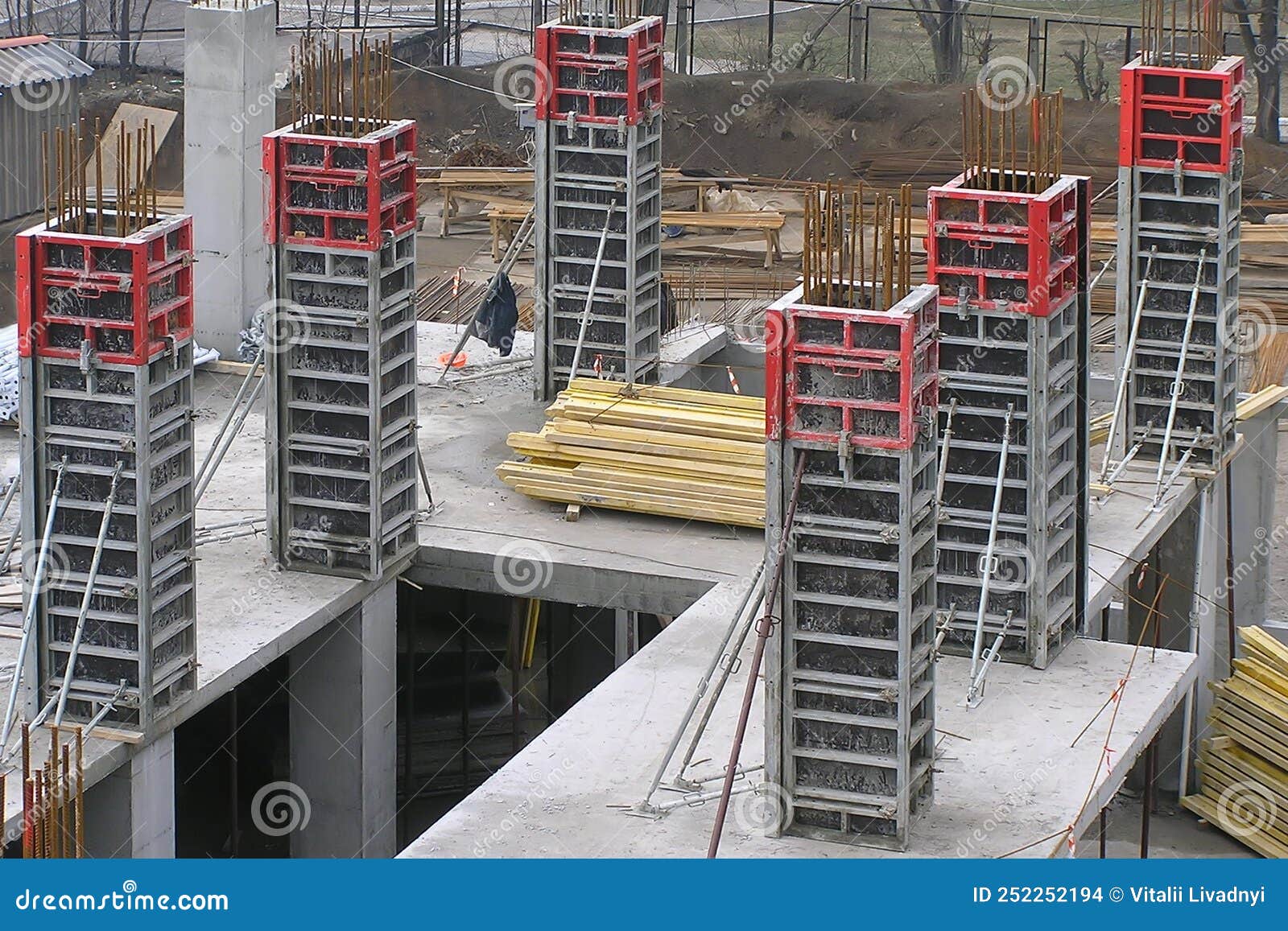 Forme de colonne photo stock. Image du trame, faisceau - 252252194