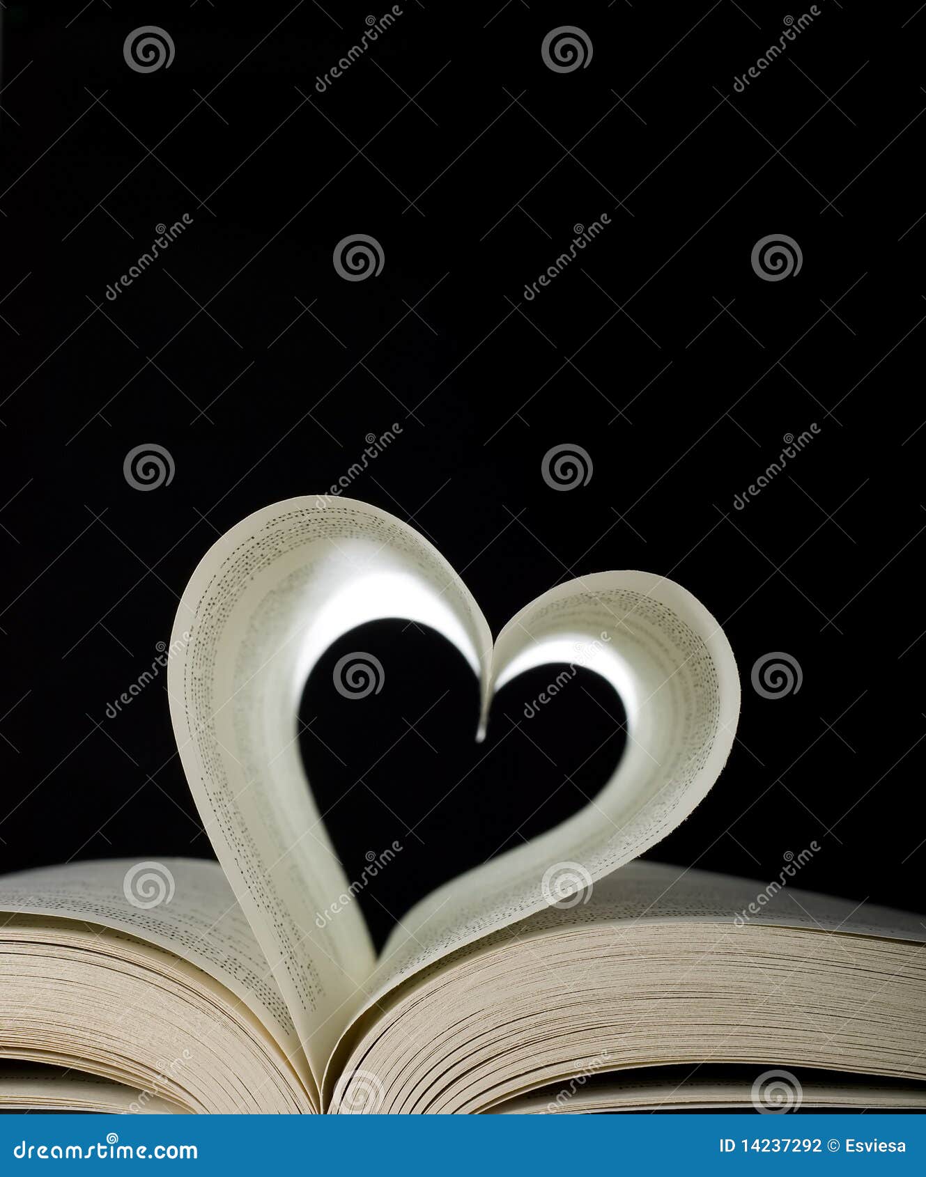 Forme Ouverte De Livre Et De Coeur Photo stock - Image of feuille ...