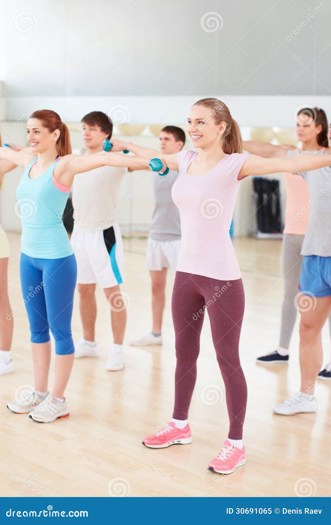 Forme physique image stock. Image du groupe, gens, occasionnel - 30691065