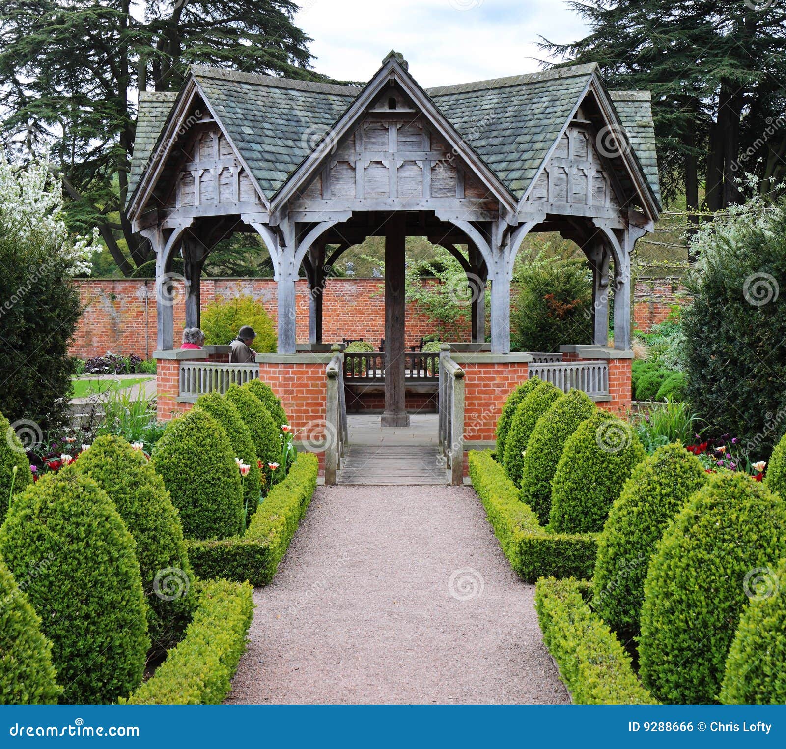 Formele Engelse Tuin stock foto. Image of bloembedden - 9288666